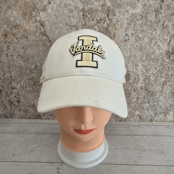 Nike | Accessories | University Of Idaho Vandals Nike Legacy 9 Fitted ...